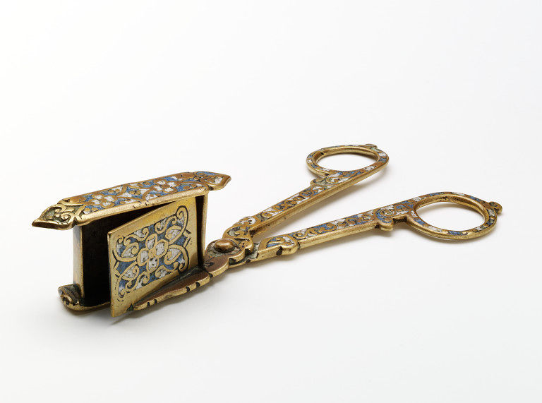 Pair of Snuffers | Pilcherd, Stephen | Hatch, Anthony | V&A Explore The ...